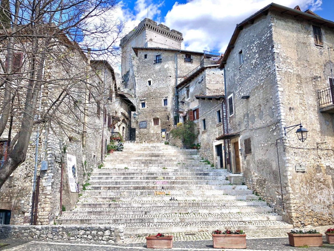 Sermoneta, Italy: The Enchanting Hillside Town - ItalianNotebook - Italy Travel Blog